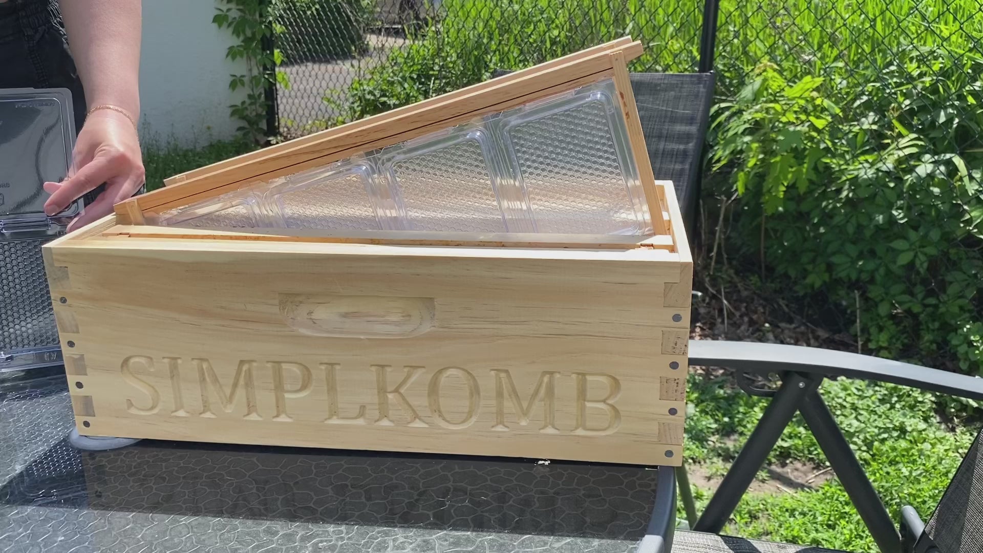 SimplKomb | In-Hive Package, Comb Honey Production Solution